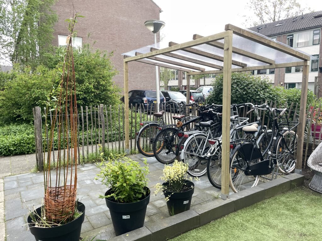 Praktische overkapping voor Fietsen te Driebergen - Highwoods